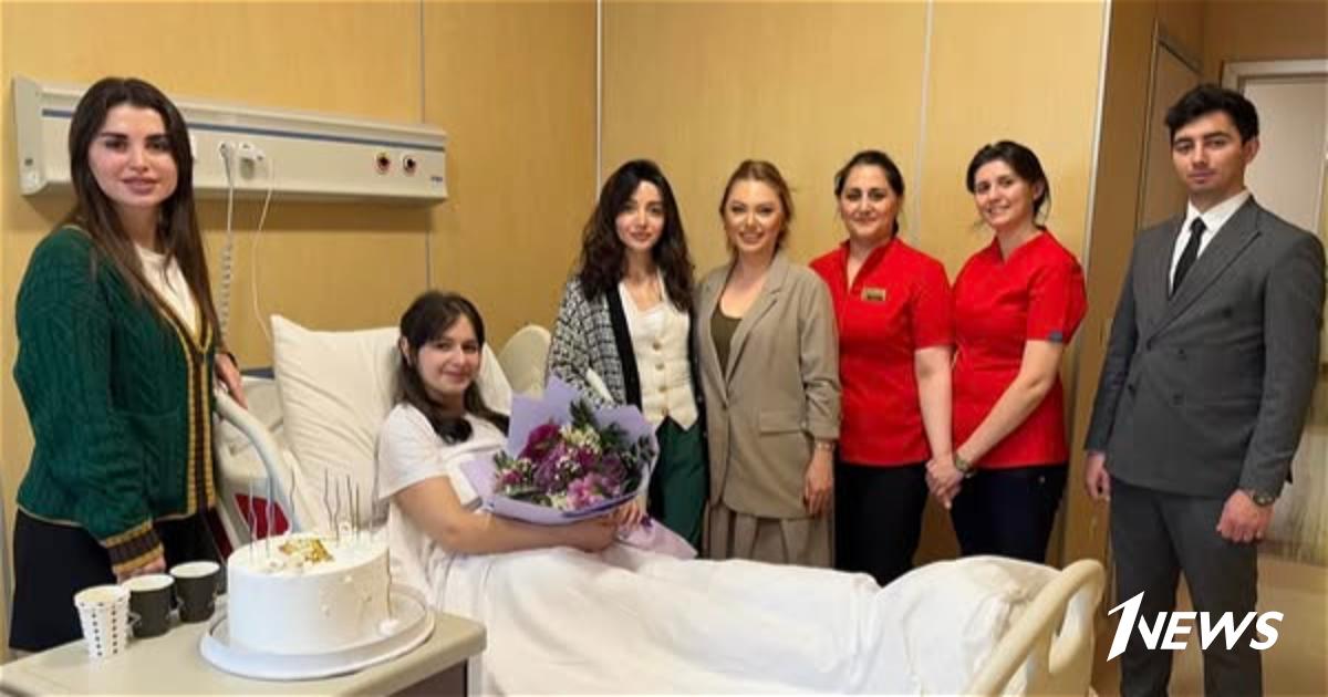 Выжившая в крушении самолета AZAL отпраздновала свое 17-летие в больнице - ВИДЕО | 1news.az ...