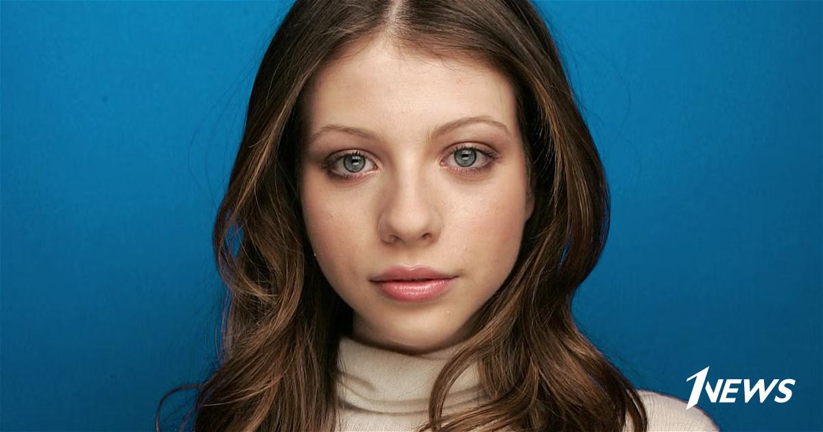 Причина смерти звезды сериала «Сплетница» Мишель Трахтенберг останется неизвестной | 1news.az ...