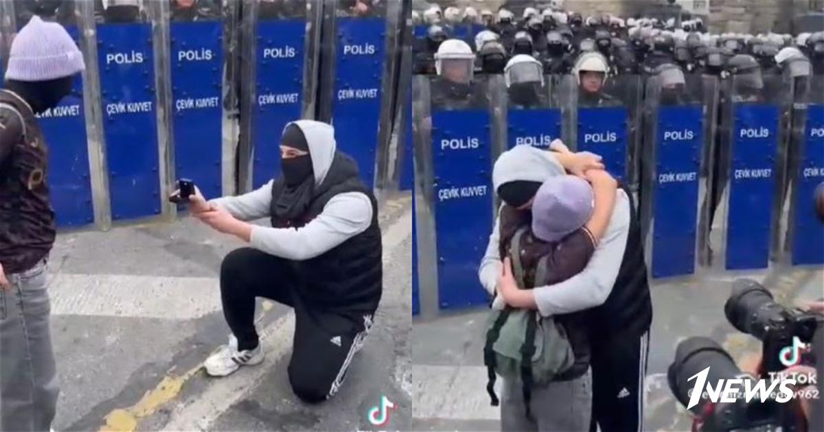 Азербайджанец сделал предложение на митинге в Стамбуле - ВИДЕО | 1news.az | Новости